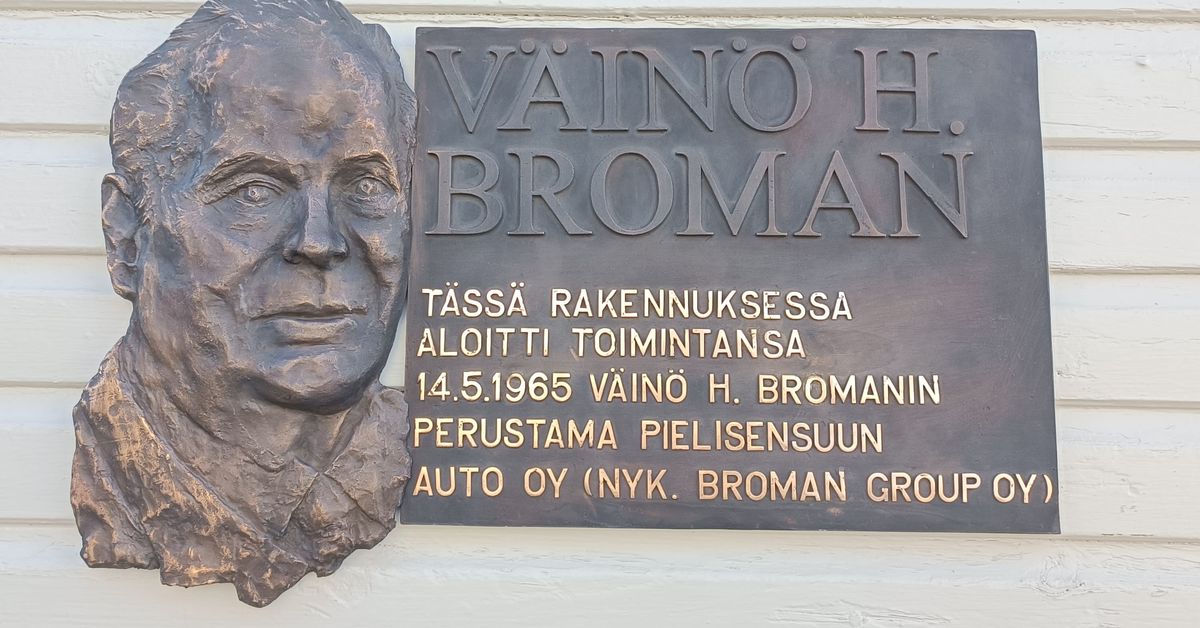 Joensuun Suvantokadun puutaloon kiinnitetty reliefi kertoo Broman ...