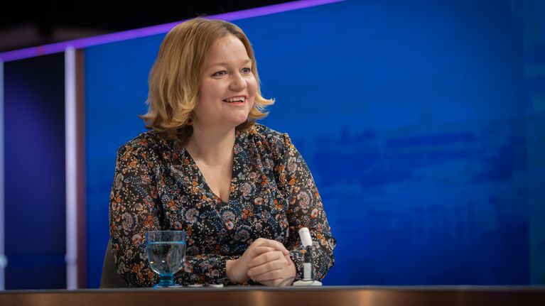 Ministeri Krista Kiuru sai lapsen: "Kaikki meni hyvin, ja voimme hyvin ...