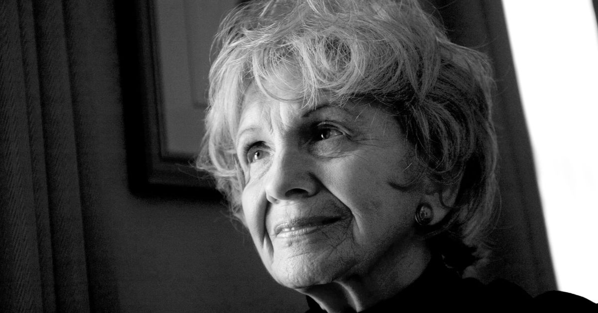 Nobelilla palkittu kirjailija Alice Munro on kuollut 92-vuotiaana ...