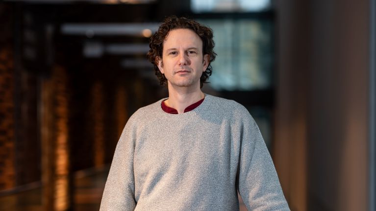 Nicholas Collon johtaa Radion sinfoniaorkesteria vuosikymmenen loppuun ...