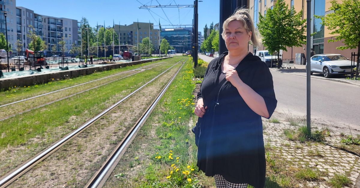 ”Korvia vihlovaa, kimeää kirskuntaa”, kuvailee pikaratikan naapuri ...