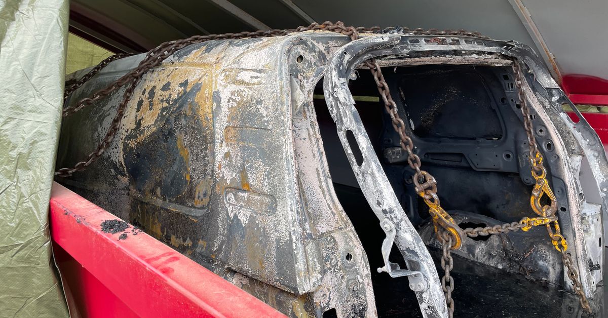 Sähköauto räjähti ja paloi muutaman päivän päästä karrelle – kokenut ...