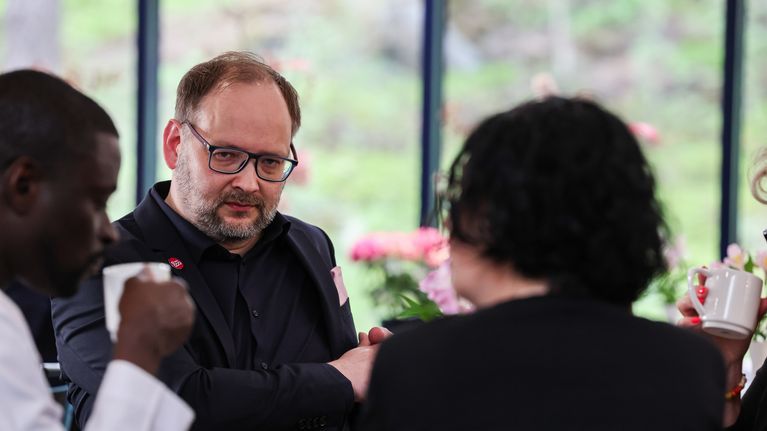 Lentävät autot nostettiin esiin Turun ratikkavaltuustossa – suora ...