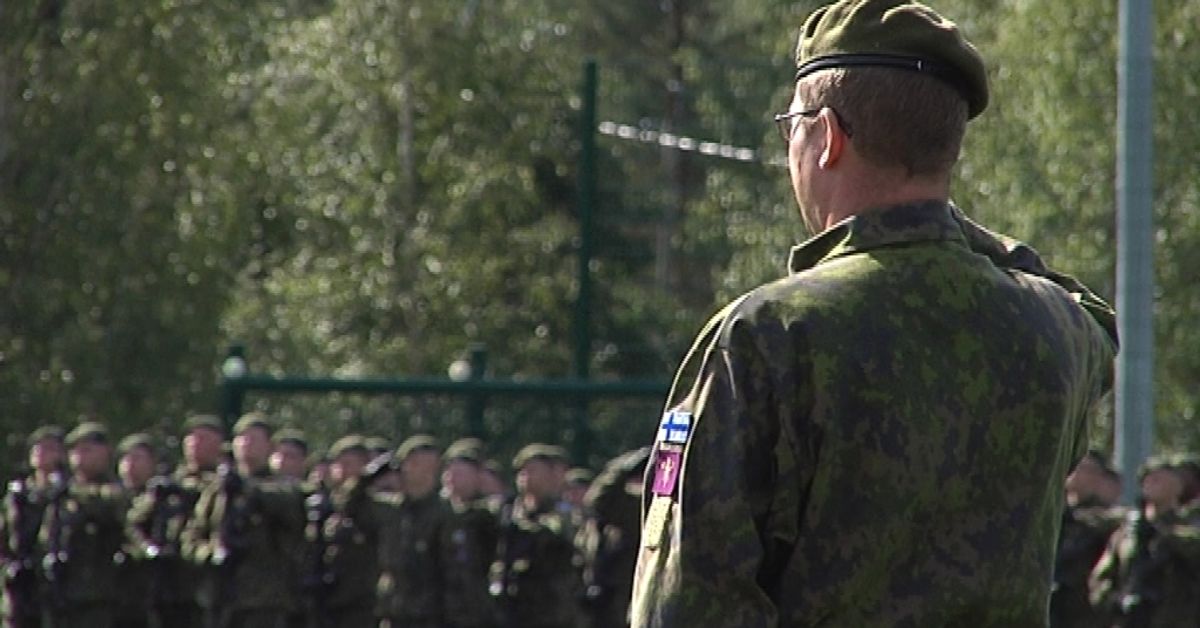 Vain harva antaa sotilasvakuutuksen valan sijasta – yhteishengellä on ...