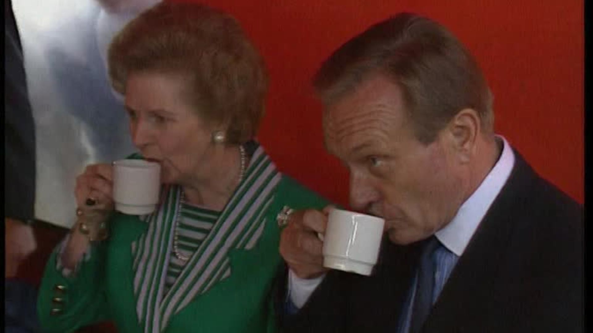 Margaret Thatcher ja Harri Holkeri torikahvilla | Yle Areena