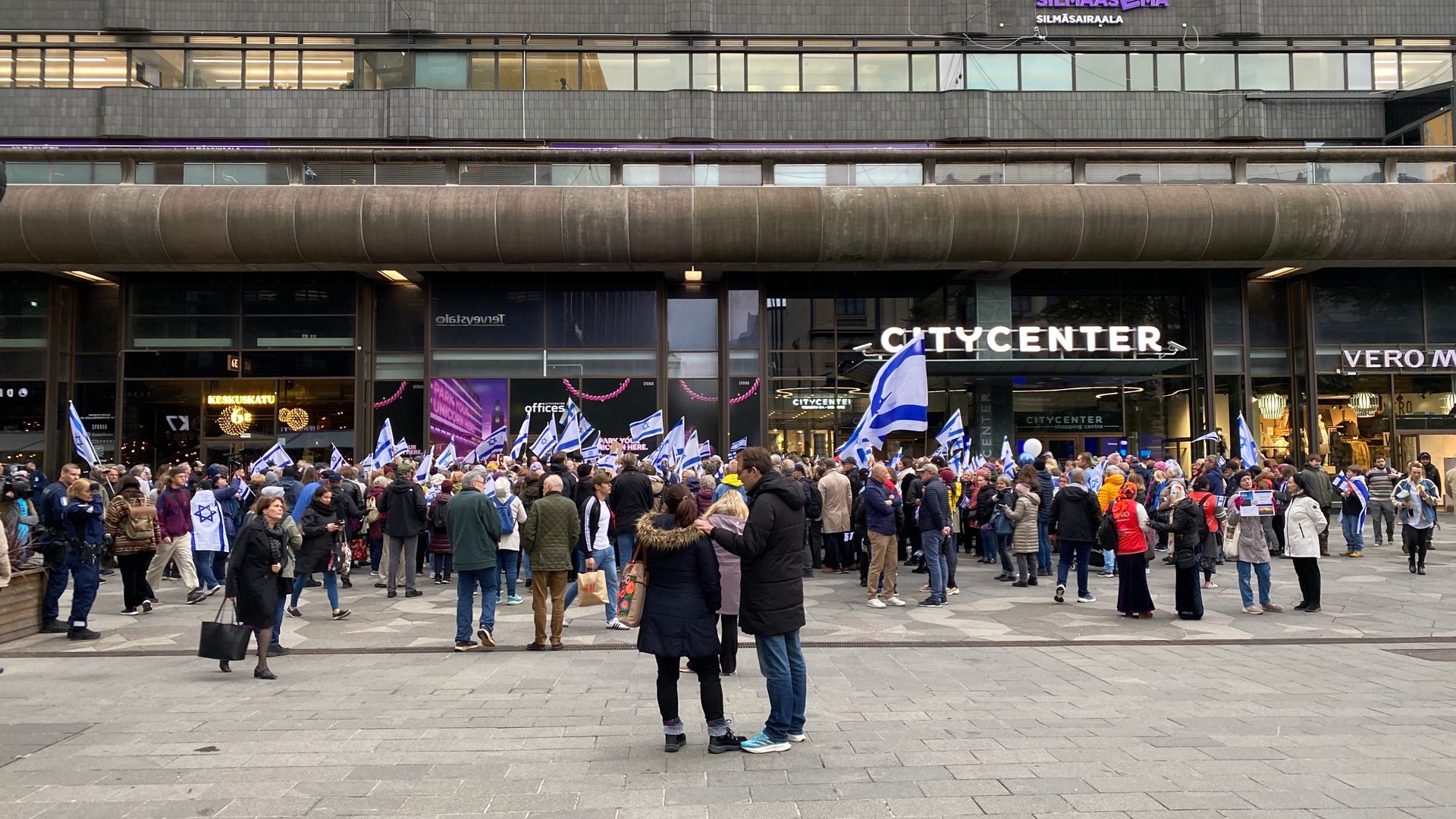 Iso Israelia tukeva mielenilmaus Helsingin keskustassa | Yle Helsingin ...